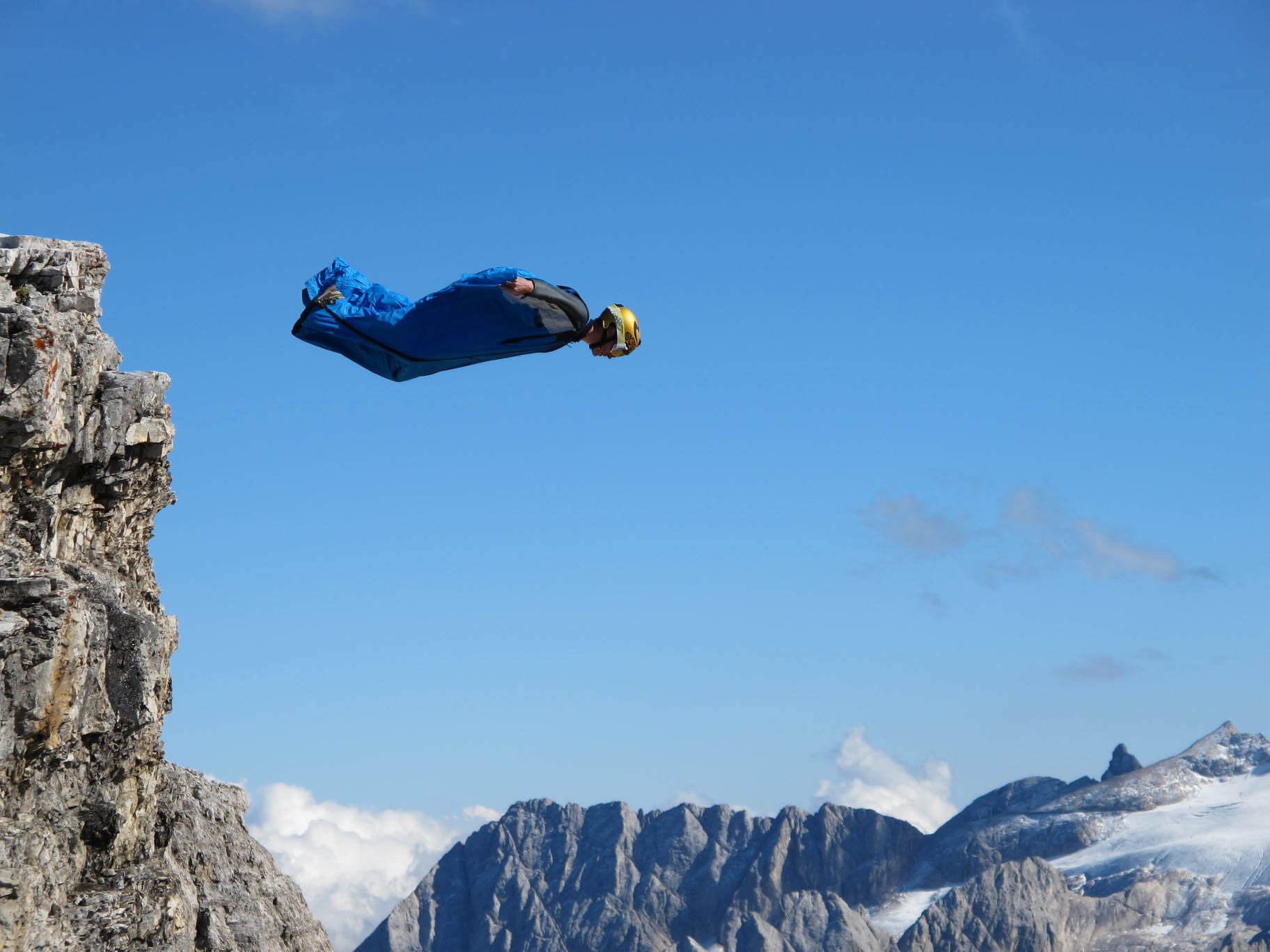 Départ wingsuit en BASE jump | Rock Drop